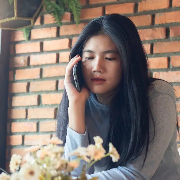 ¿Cómo empezar a trabajar de tarotista con una línea 806?